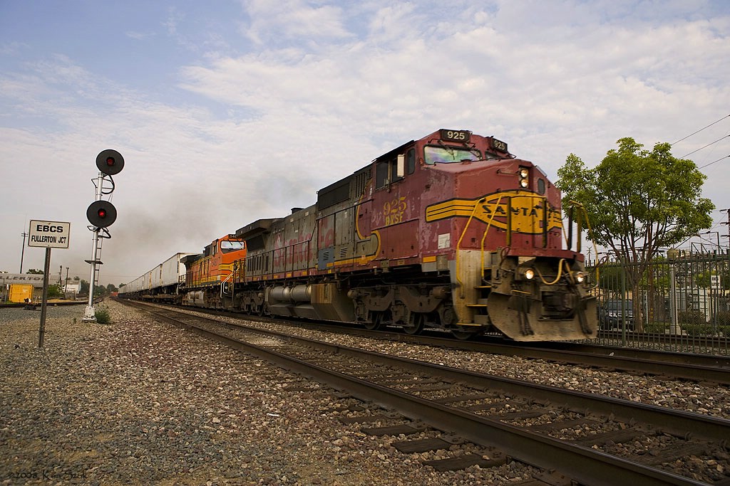 BNSF 925 westbound on track 2